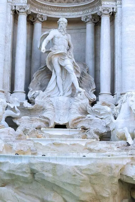 Couture's Chic Finale: Fendi by de Trevi Fountain 15971_2
