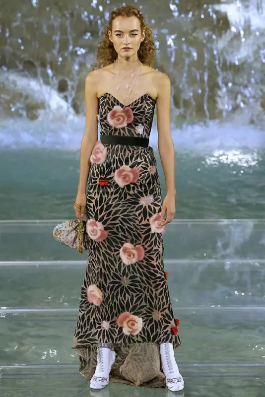 Couture's Chic Finale: Fendi a Trevi Fountain 15971_21