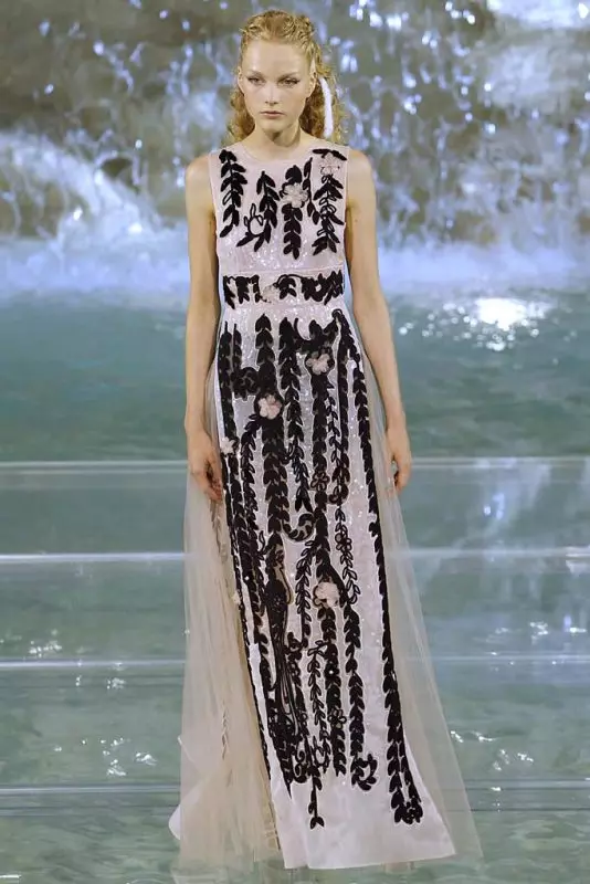Couture's Chic Finale: Fendi at the Trevi Fountain 15971_29
