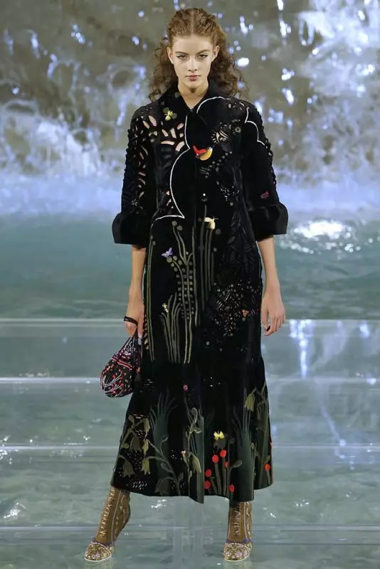 Шикозният финал на Couture: Fendi на фонтана Ди Треви 15971_33