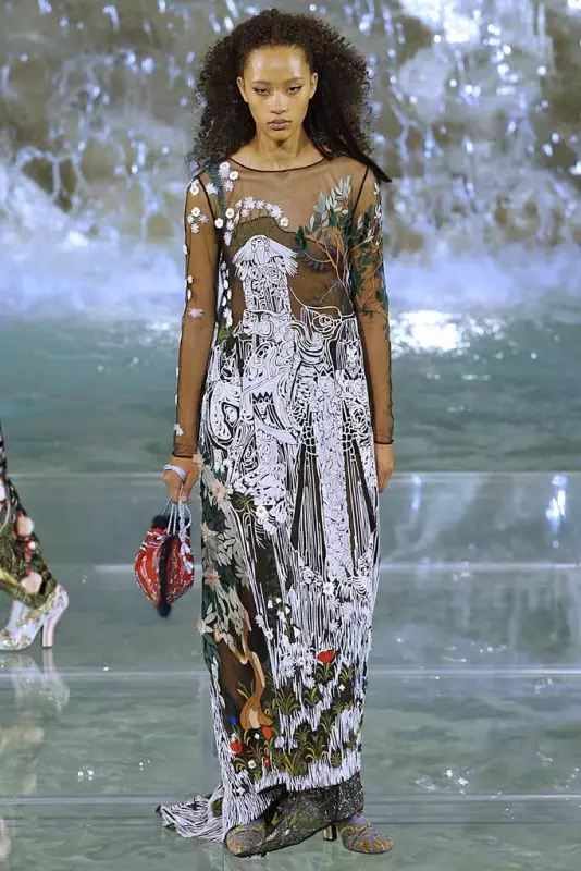 Couture's Chic Finale: Fendi a Trevi Fountain 15971_34