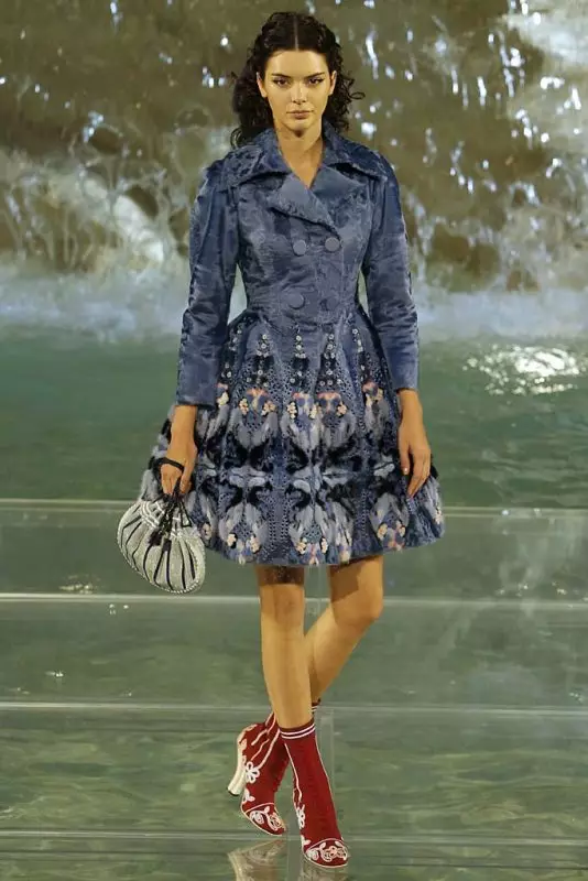 Couture's Chic Finale: Fendi នៅ Trevi Fountain 15971_4