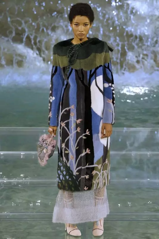 Couture's Chic Finale: Fendi at the Trevi Fountain 15971_40