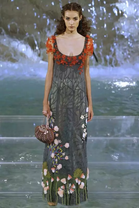 Couture's Chic Finale: Fendi a Trevi Fountain 15971_41