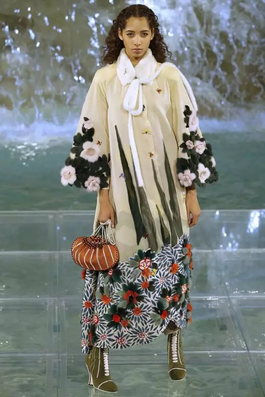 Шикозният финал на Couture: Fendi на фонтана Ди Треви 15971_43