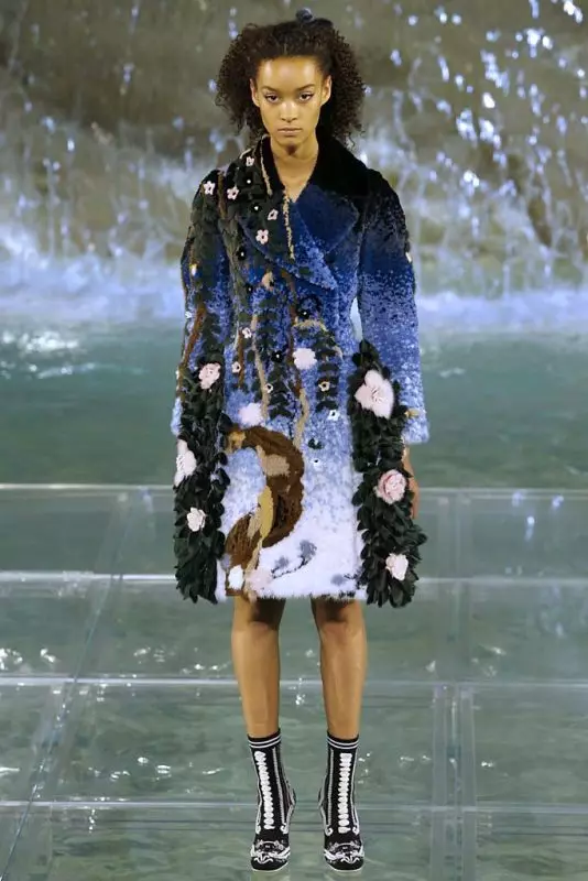 Couture's Chic Finale: Fendi at Trevi Fountain 15971_45