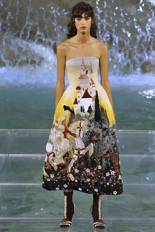 Couture's Chic Finale: Fendi at the Trevi Fountain 15971_48