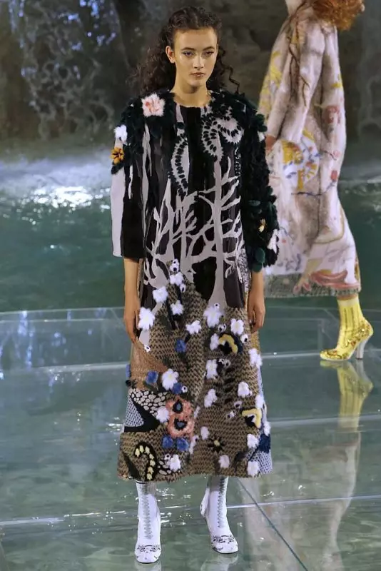 Couture's Chic Finale: Fendi at Trevi Fountain 15971_49