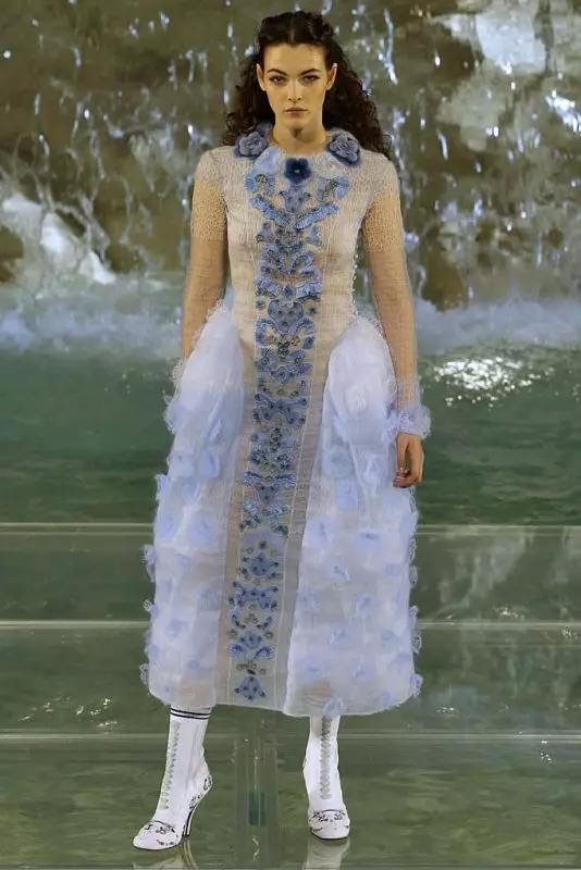 Couture's Chic Finale: Fendi Trevi усан оргилуур дахь 15971_5