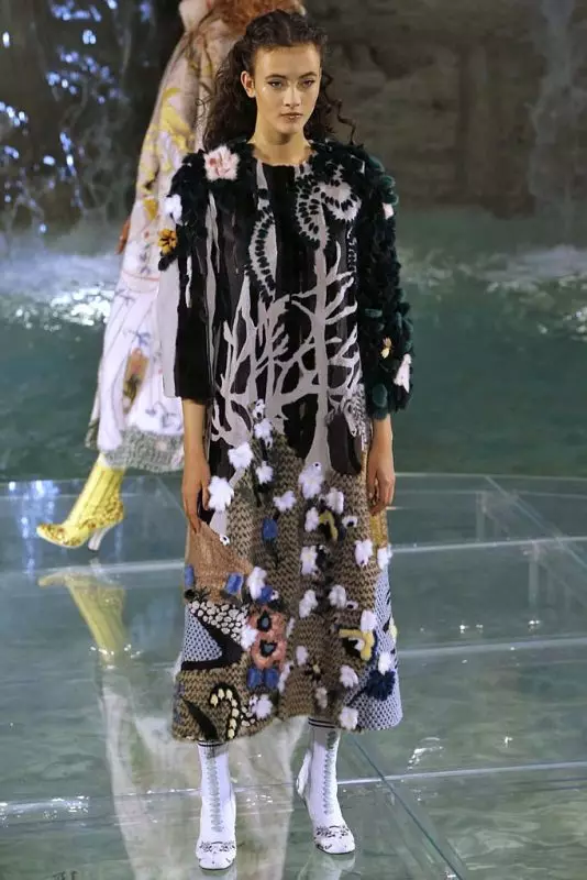Couture's Chic Finale: Fendi at the Trevi Fountain 15971_50