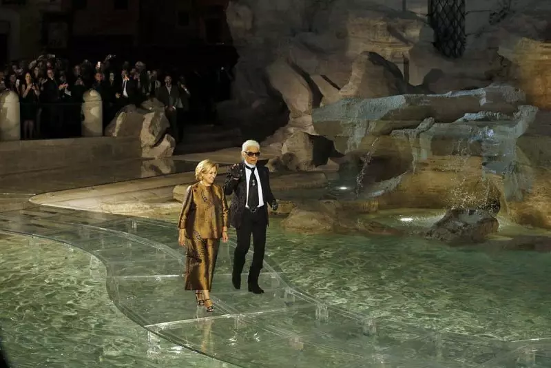 Couture's Chic Finale: Fendi at the Trevi Fountain 15971_52