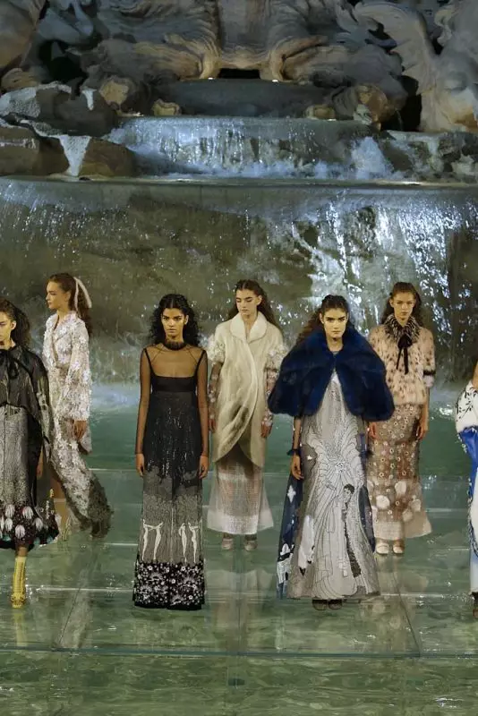 Couture's Chic Finale: Fendi at Trevi Fountain 15971_54