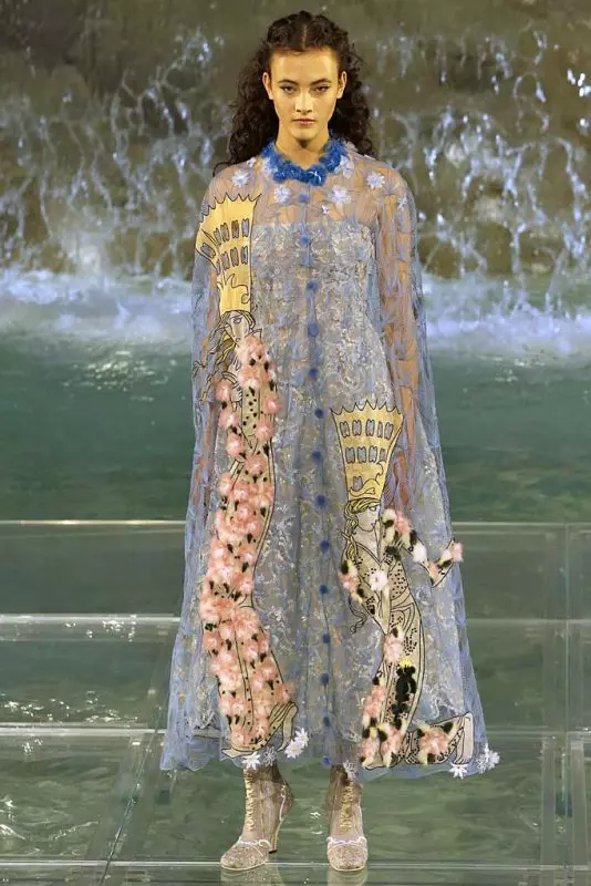 Couture's Chic Finale: Fendi at Trevi Fountain 15971_6