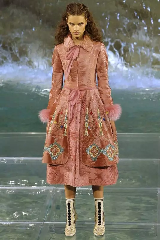Couture's Chic Finale: Fendi at the Trevi Fountain 15971_8