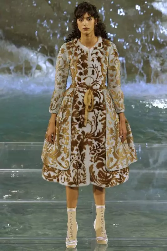 Couture's Chic Finale: Fendi by de Trevi Fountain 15971_9