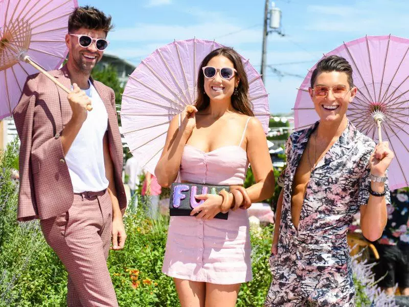 Larry i Toby Milstein i Justin Mikita prowadzą imprezę Millennial Pink