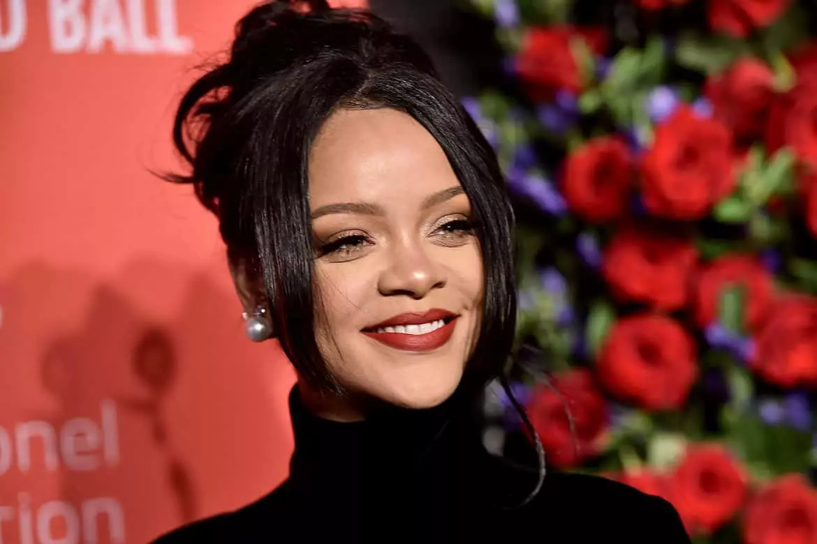 Rihanna wizual awtobiografiýa çykarýar