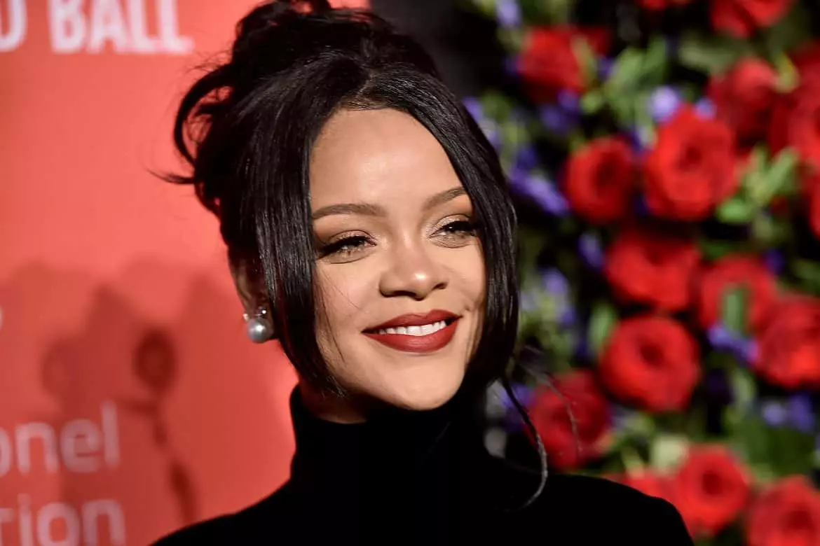 Rihanna ngrilis Otobiografi Visual