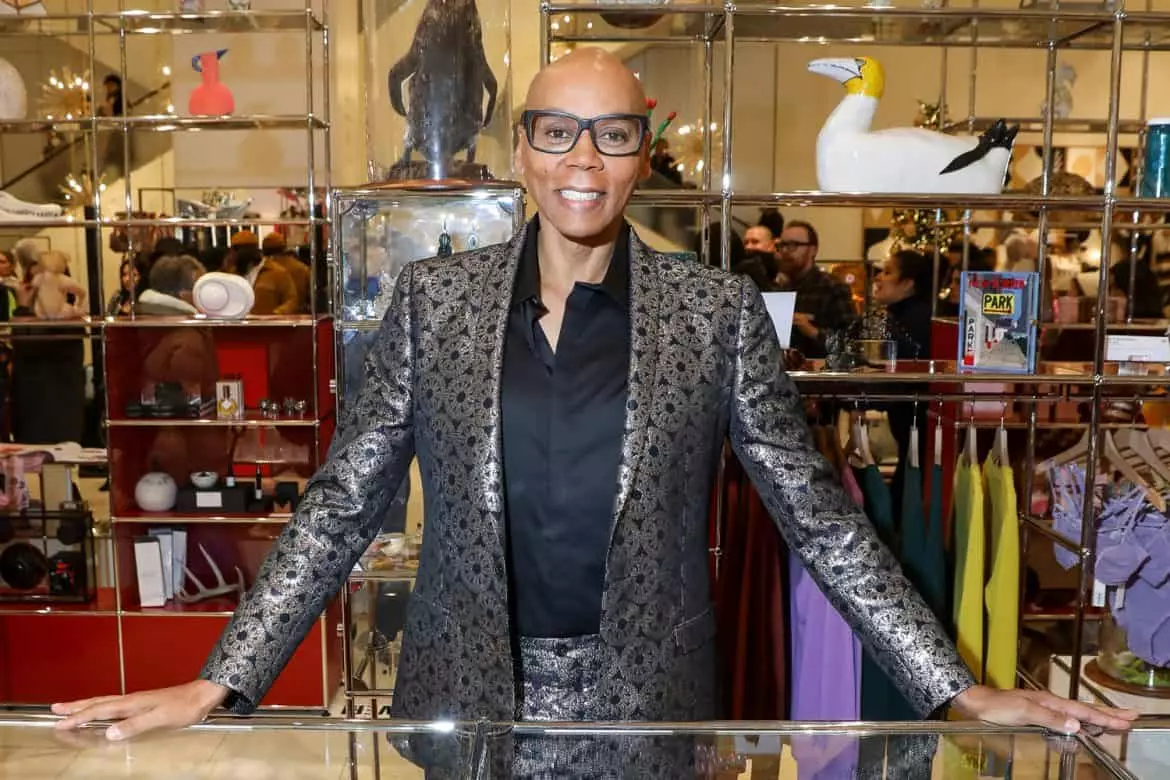 RuPaul se prepusti prazničnemu duhu, Volkswagen vrača Drive-In