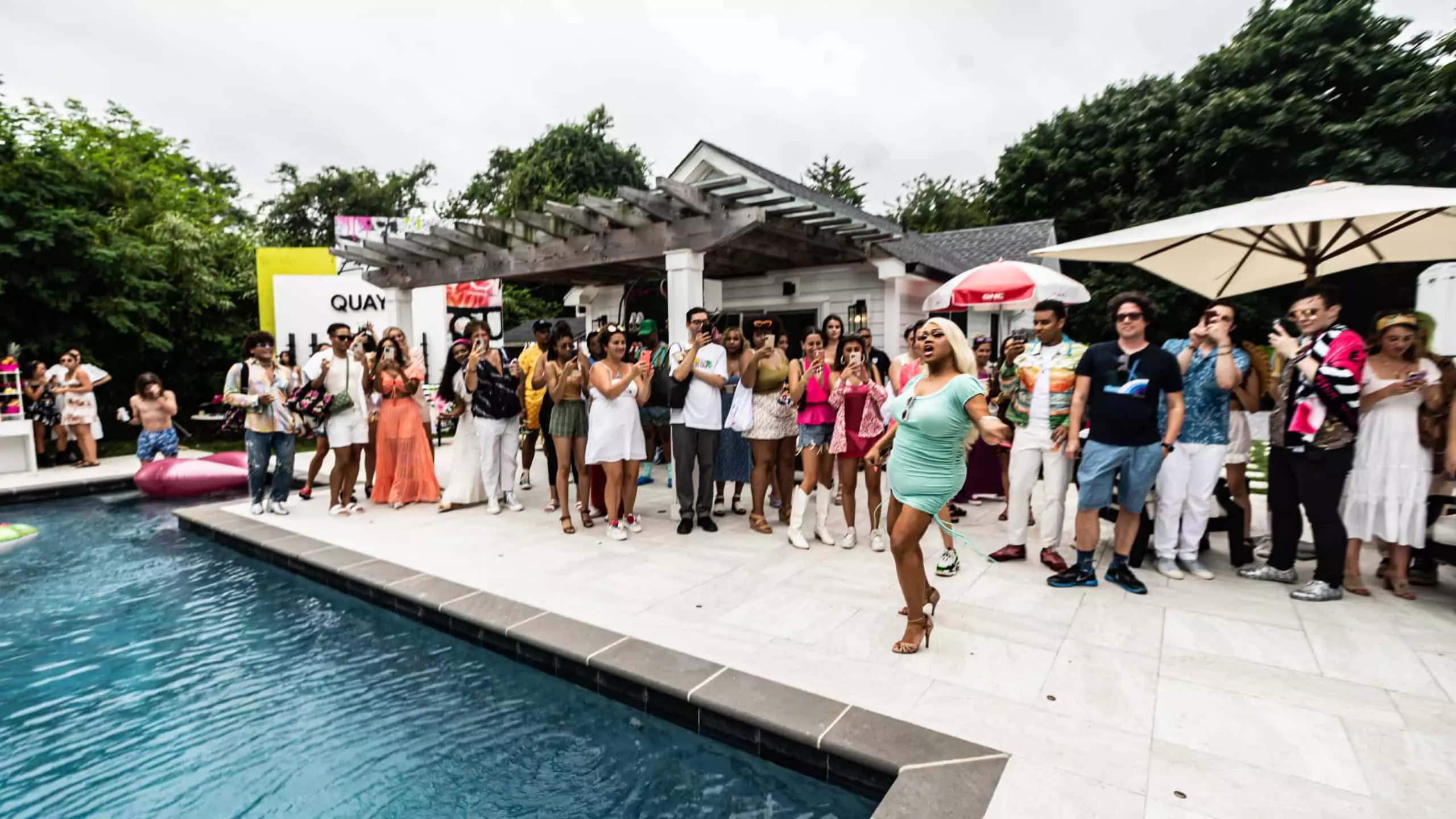 Jurnal de evenimente zilnice: The Angel Ball strânge 2 milioane de dolari, o proiecție Chez Neil Patrick Harris, o petrecere la piscină Betsey Johnson și multe altele! 1679_55