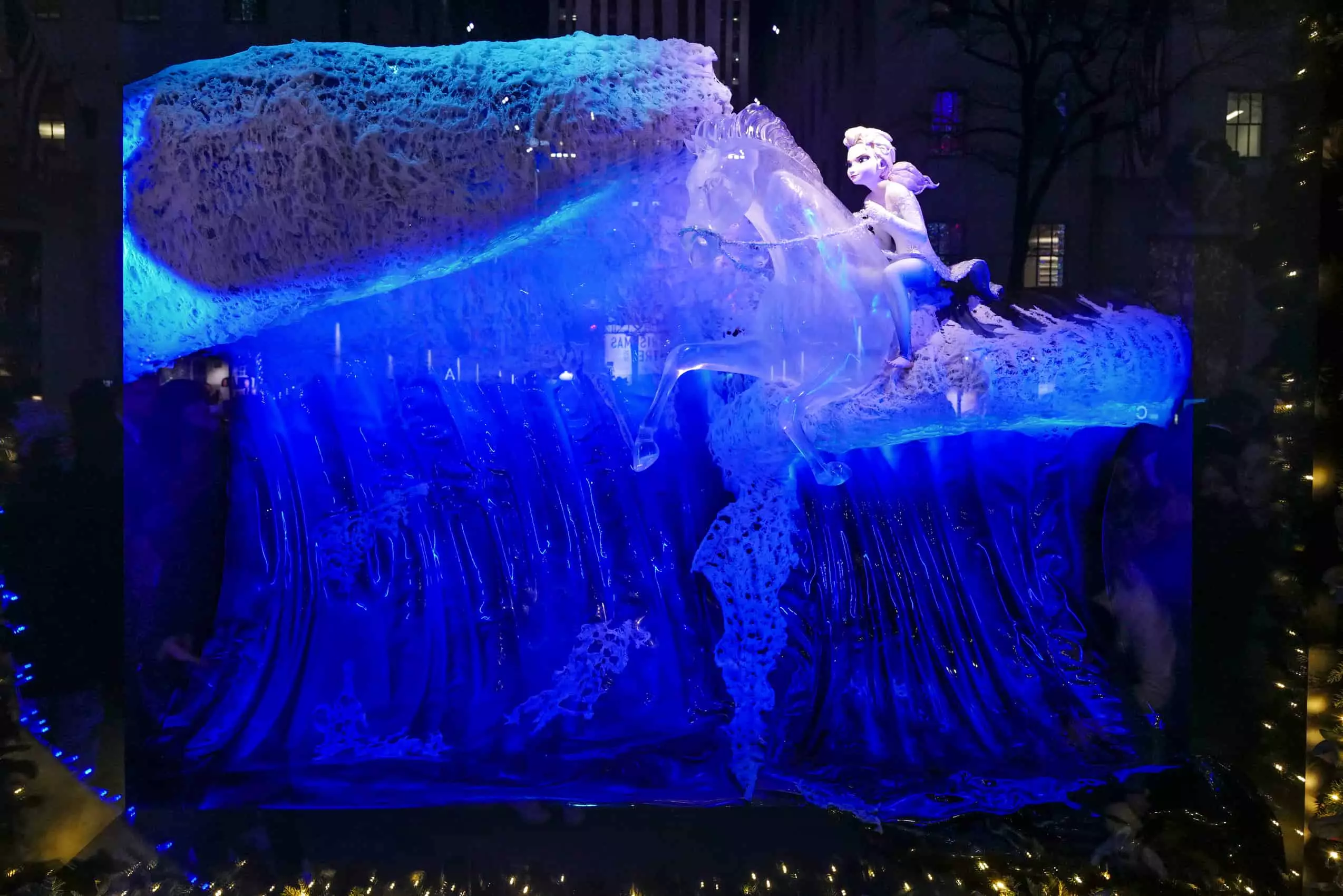 Saks Fifth Avenue und Bloomingdale’s enthüllen ihre fabelhaften Weihnachtsfenster 16883_6