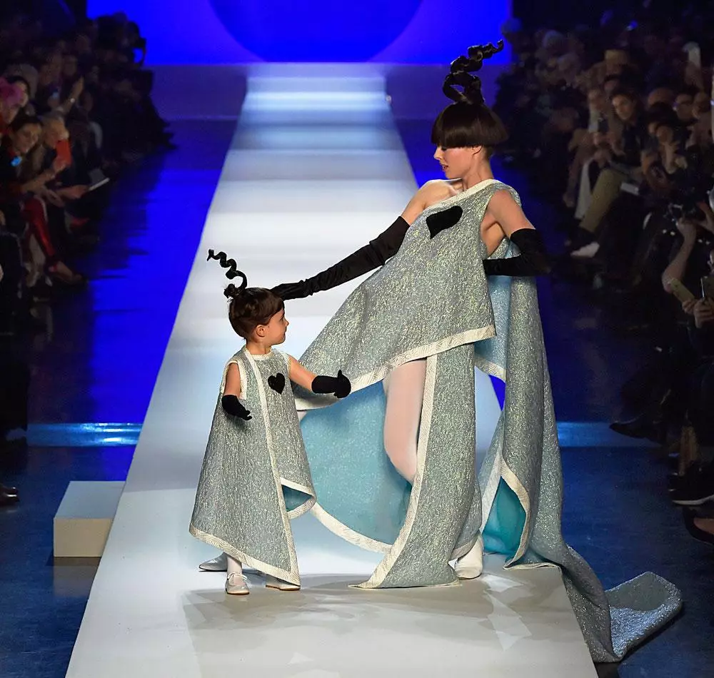 Jean Paul Gaultier Couture'da Coco Rocha'nın 2 Yaşındaki Kızı Gösteriyi Çaldı 16944_9