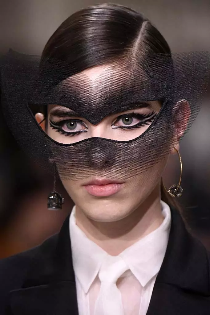 13 спиращи дъха красиви маски от шоуто на Dior Couture 16945_11
