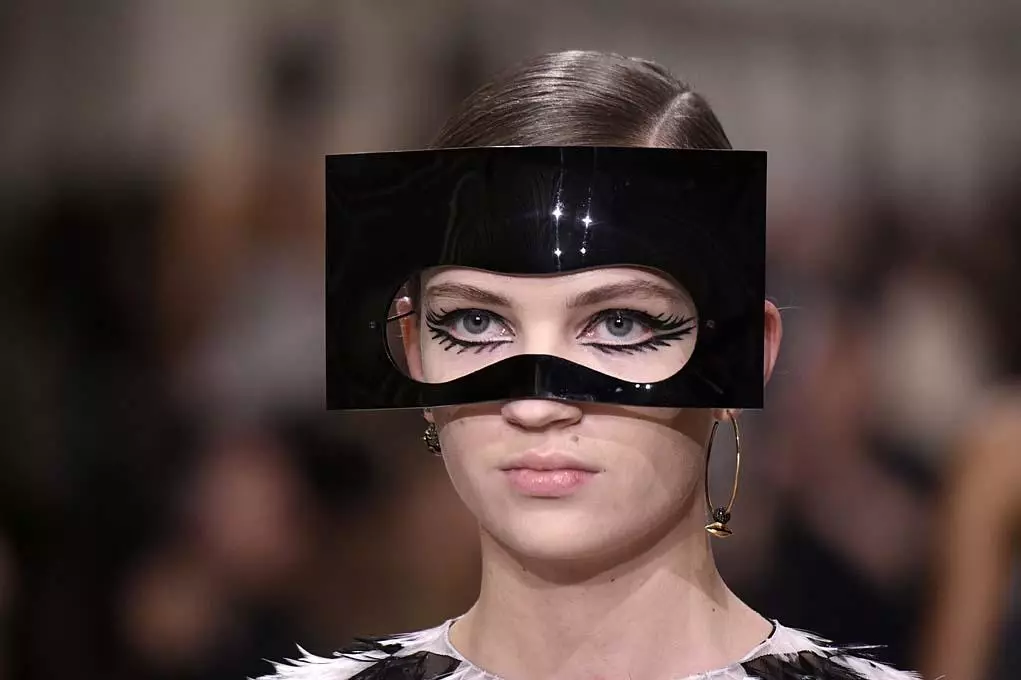 13 máscaras impresionantes e fermosas do desfile Dior Couture 16945_7