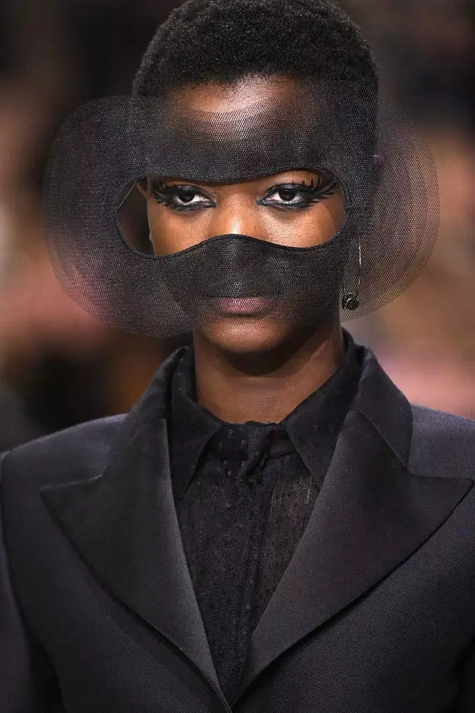 13 maska ​​të bukura që të lënë pa frymë nga shfaqja e Dior Couture 16945_8