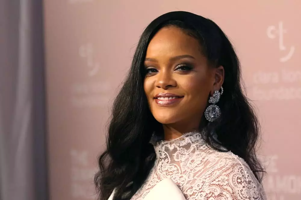 Bernard Arnault Mwaulemu Akana Kuwulula Zambiri Za Rihanna's LVMH Line