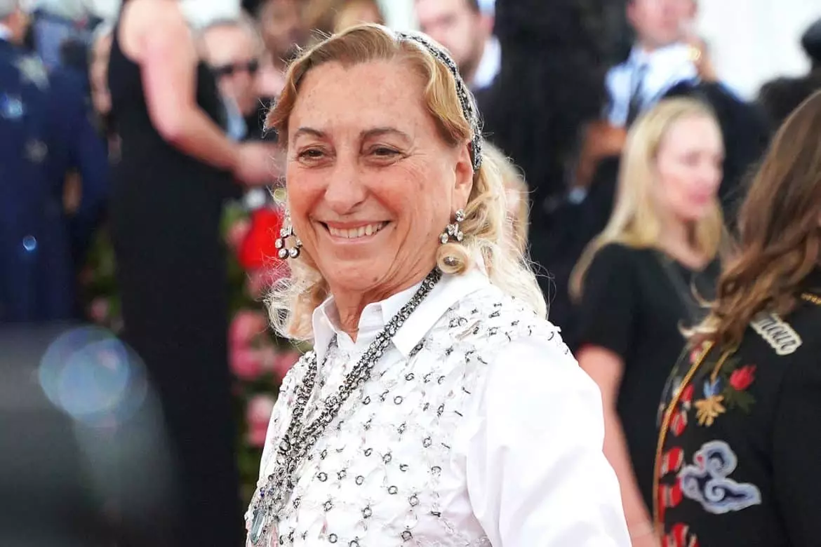 Miuccia Prada получава обучение за чувствителност, PETA продължава