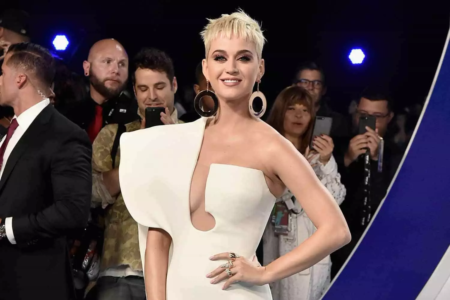 Katy Perrys ehemalige Stylistin entwirft Ballkleider (und andere Dinge, die wir bei NYFW gelernt haben)