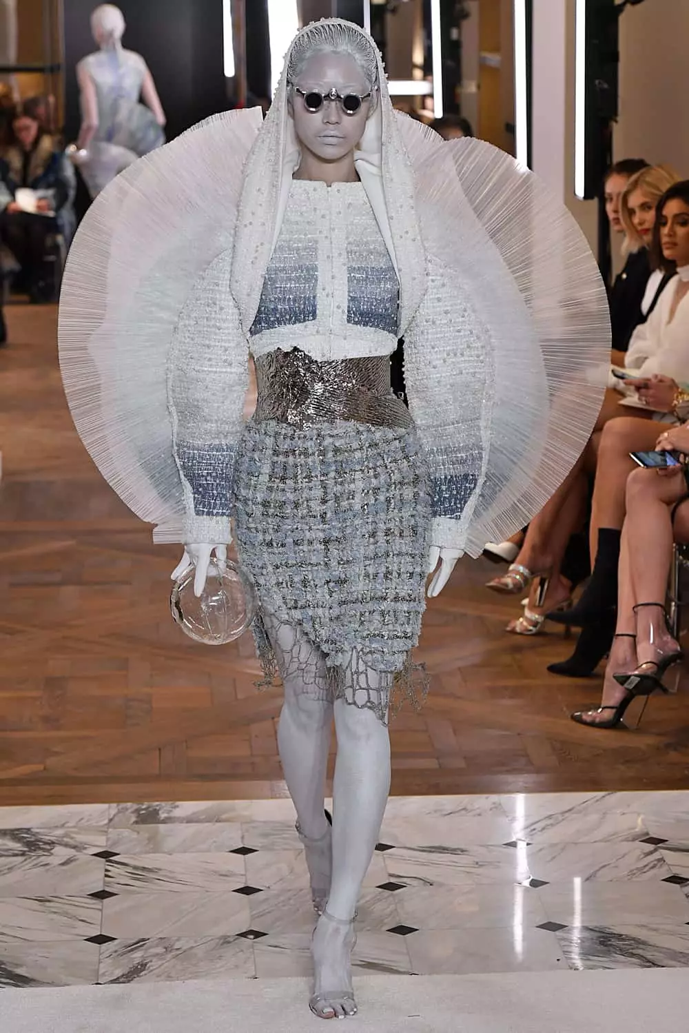 Balmain Couture Di dawiyê de Li vir e, BuzzFeed 200 Kesan Derdixe 17423_8