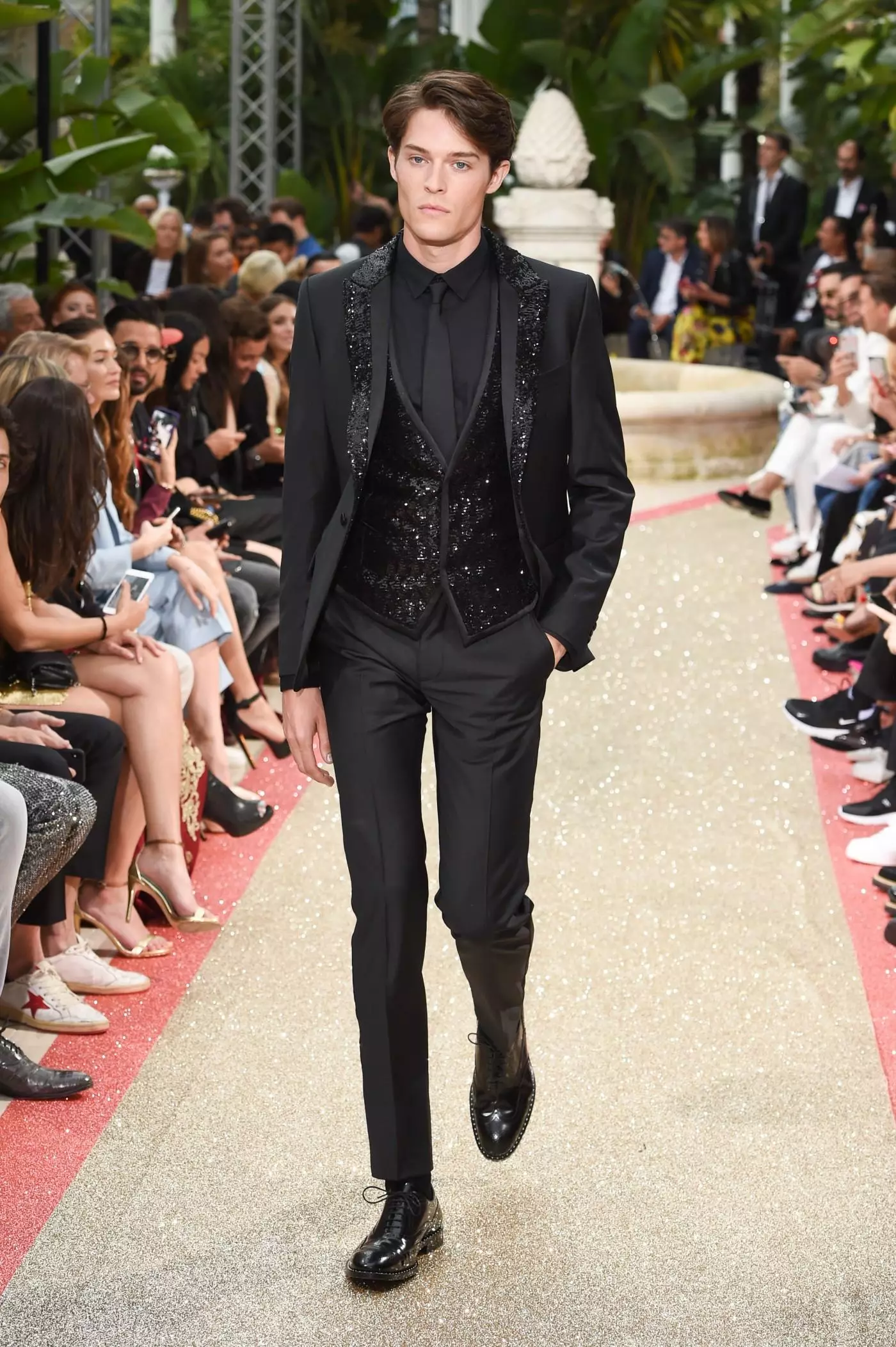 Philipp Plein fè yon defile mòd nan Cannes Estate 17808_17