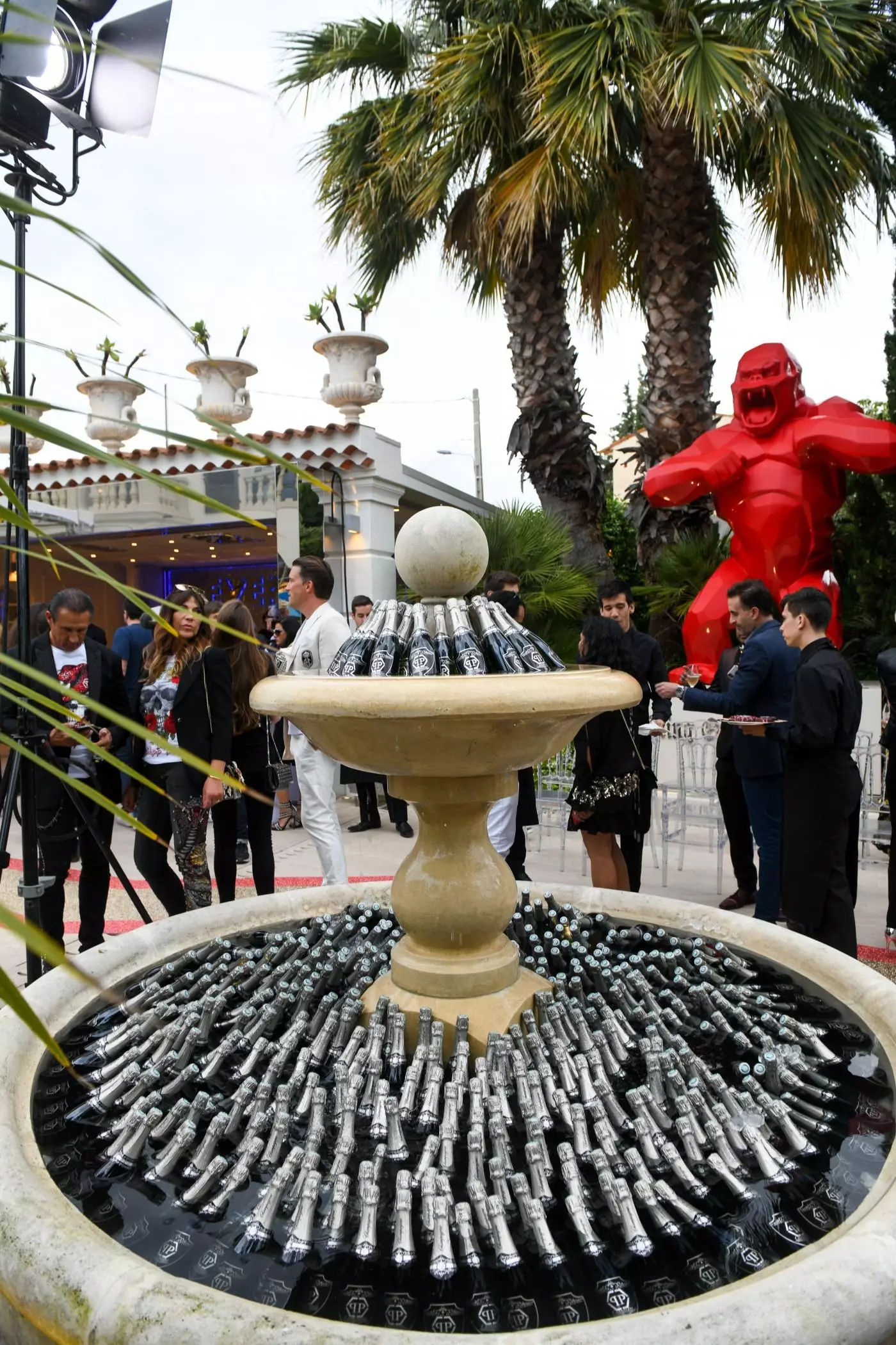 Philipp Plein fè yon defile mòd nan Cannes Estate 17808_2