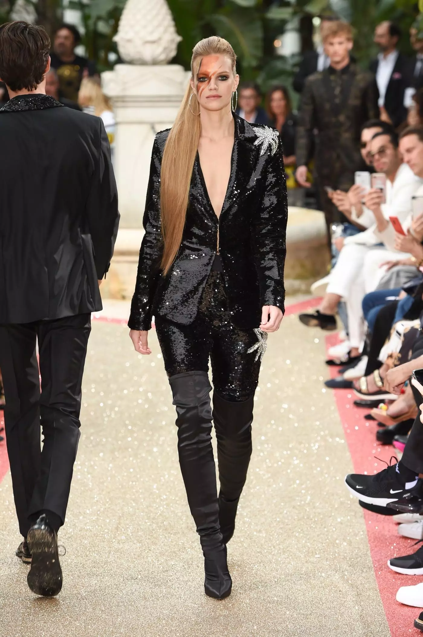 Philipp Plein organiza desfile de moda ruidoso do resort em Cannes Estate 17808_21