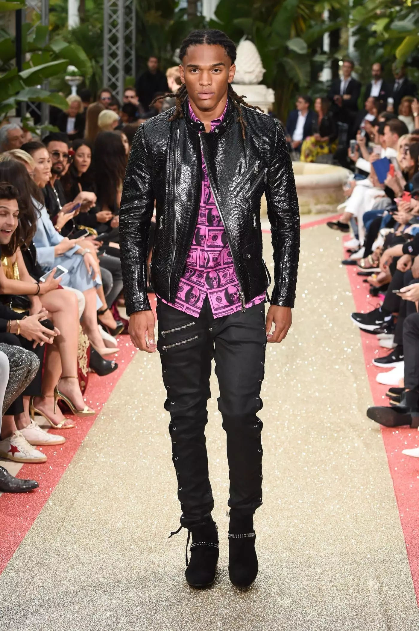 Philipp Plein කෑන්ස් වතුයායේ Raucous Resort විලාසිතා දැක්ම වේදිකාගත කරයි 17808_23