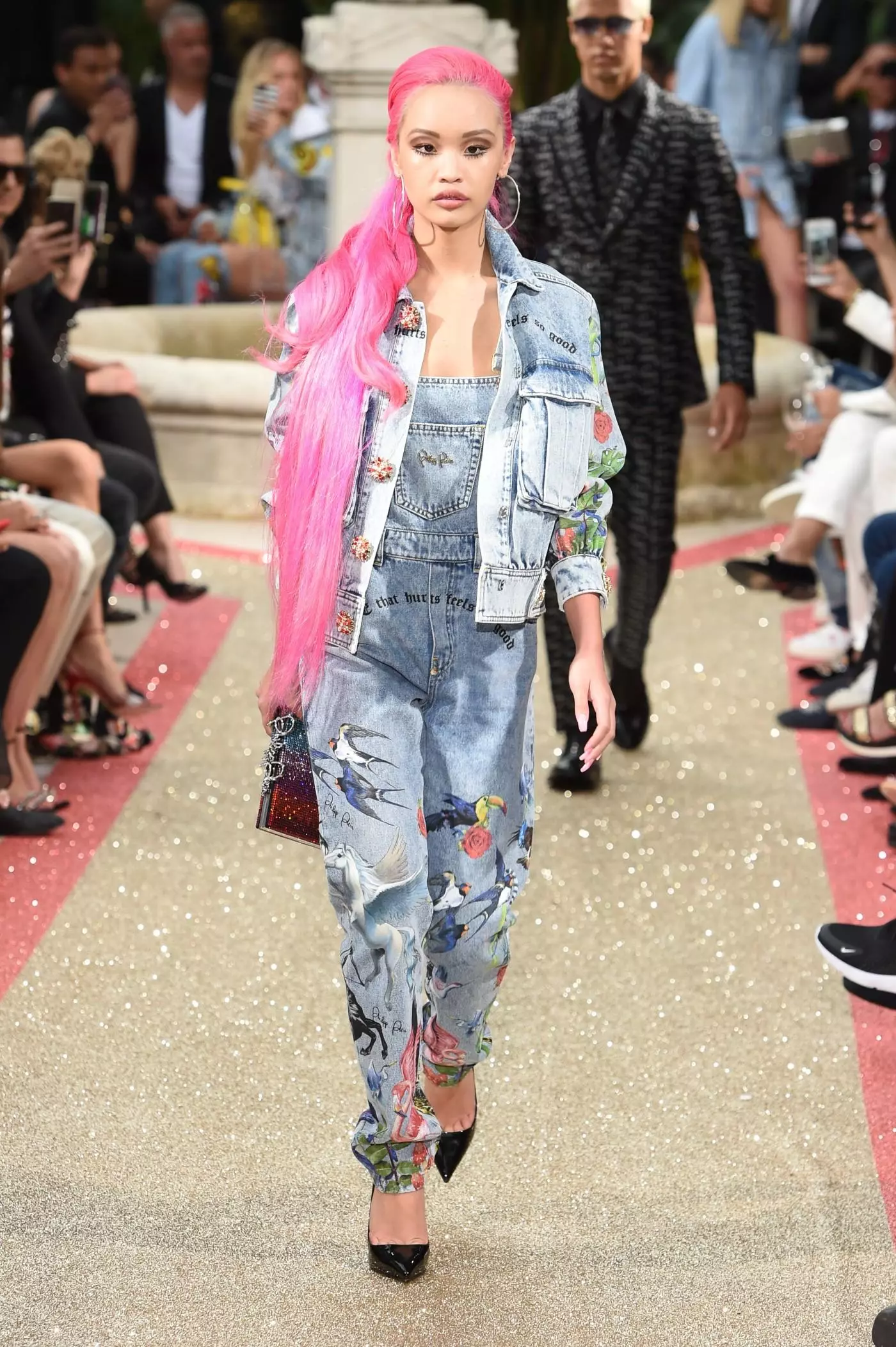 Philipp Plein Memeriahkan Pertunjukan Fesyen Resort Raucous di Estet Cannes 17808_9