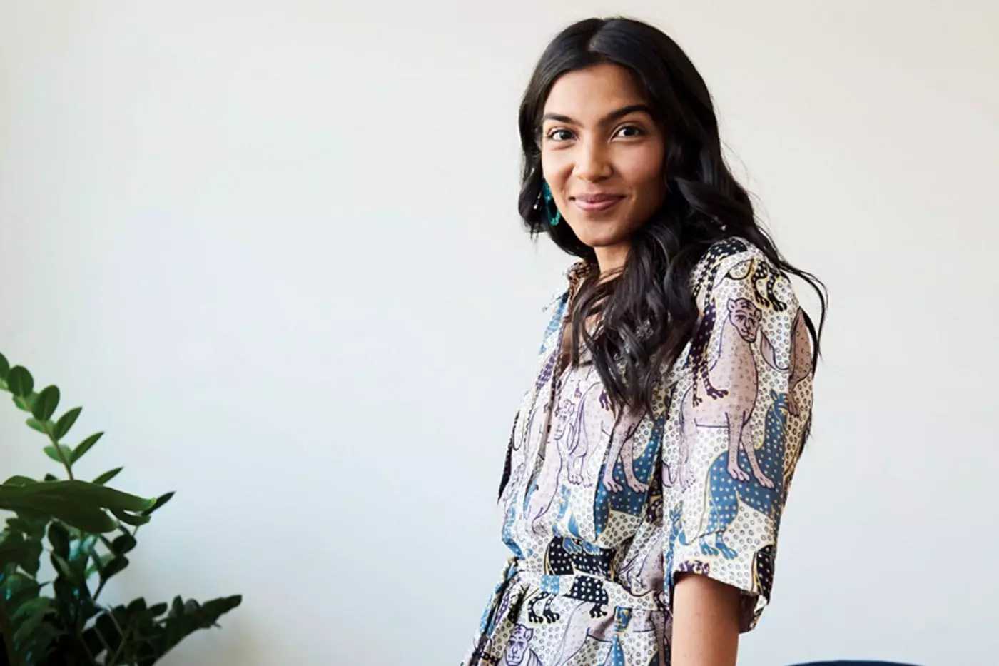 Zara Rahim පවසන්නේ Vogue හි වැඩ කිරීම ධවල මන්දිරයේ වැඩ කිරීම තරම්ම දැඩි බවයි