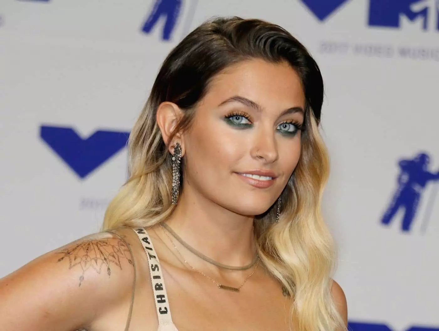 Paris Jackson parla de Dior, Emily Ratajkowski afegeix una dissenyadora de joies al seu currículum