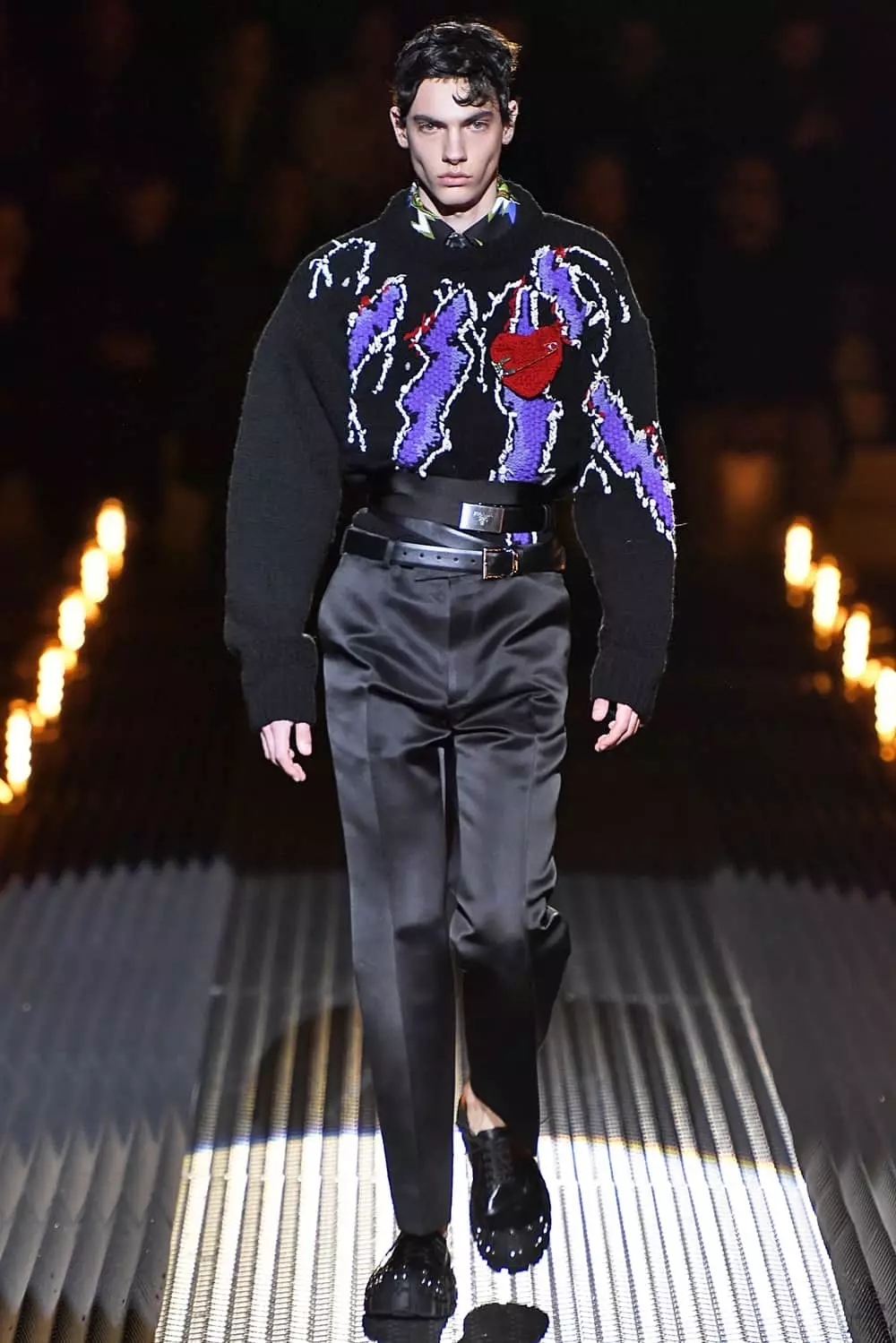 Desainer Schiaparelli Keluar, Prada Hadirkan Pakaian Pria di Shanghai 18081_4