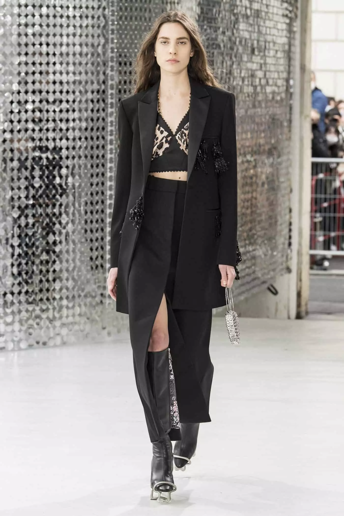 ICYMI! Париската модна недела: RIP Kenzo, The New Givenchy и повеќе 18326_55