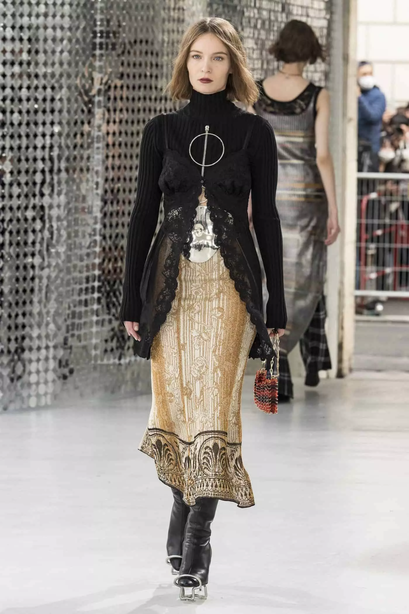 ICYMI! Париската модна недела: RIP Kenzo, The New Givenchy и повеќе 18326_63