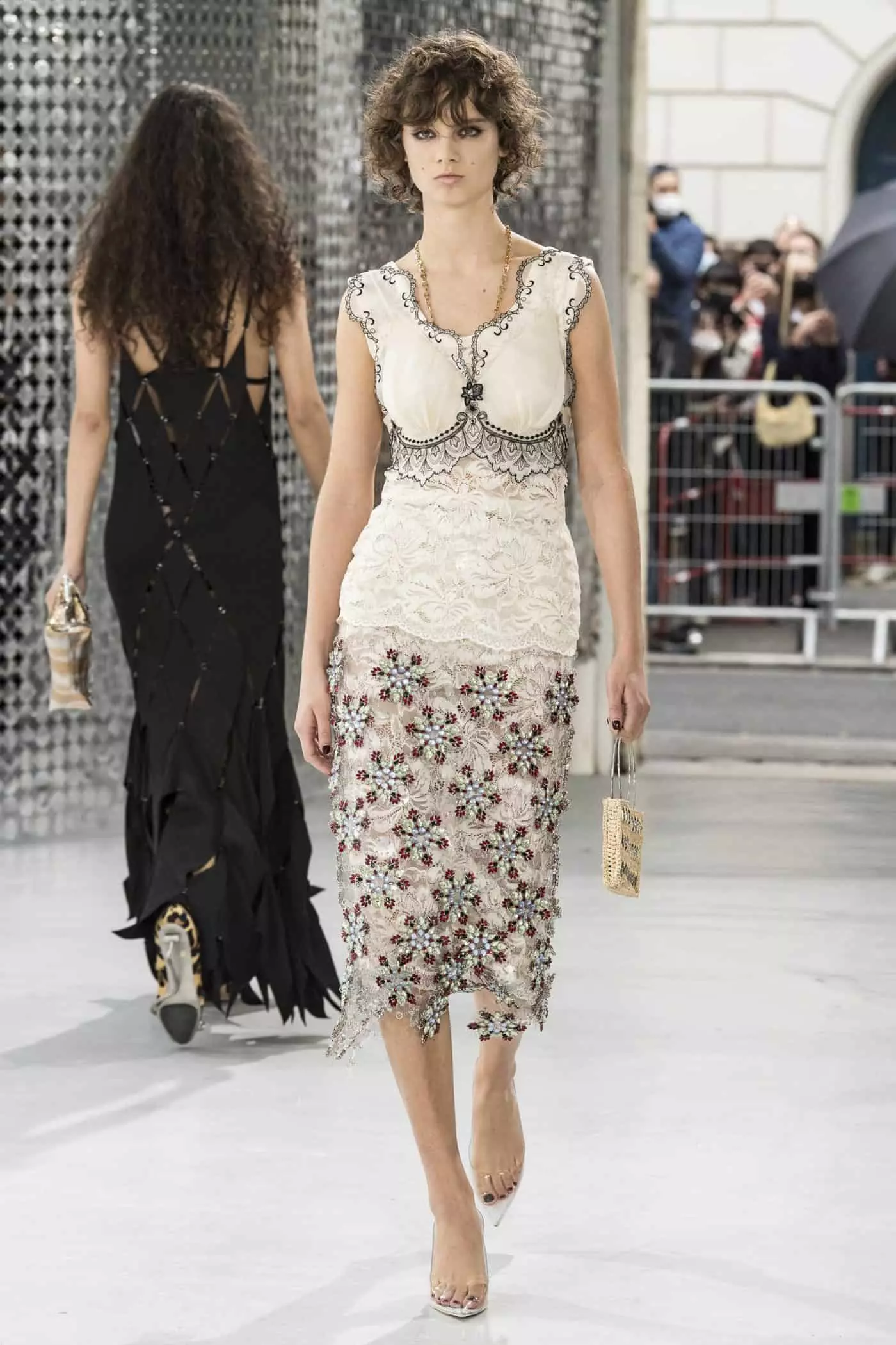 ICYMI! Paris Fashion Week Catchup: RIP Kenzo, Iyo New Givenchy, uye Zvimwe 18326_64