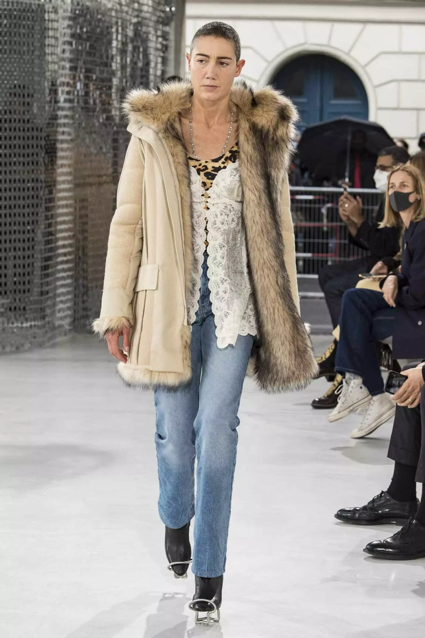 ICYMI! Париската модна недела: RIP Kenzo, The New Givenchy и повеќе 18326_76