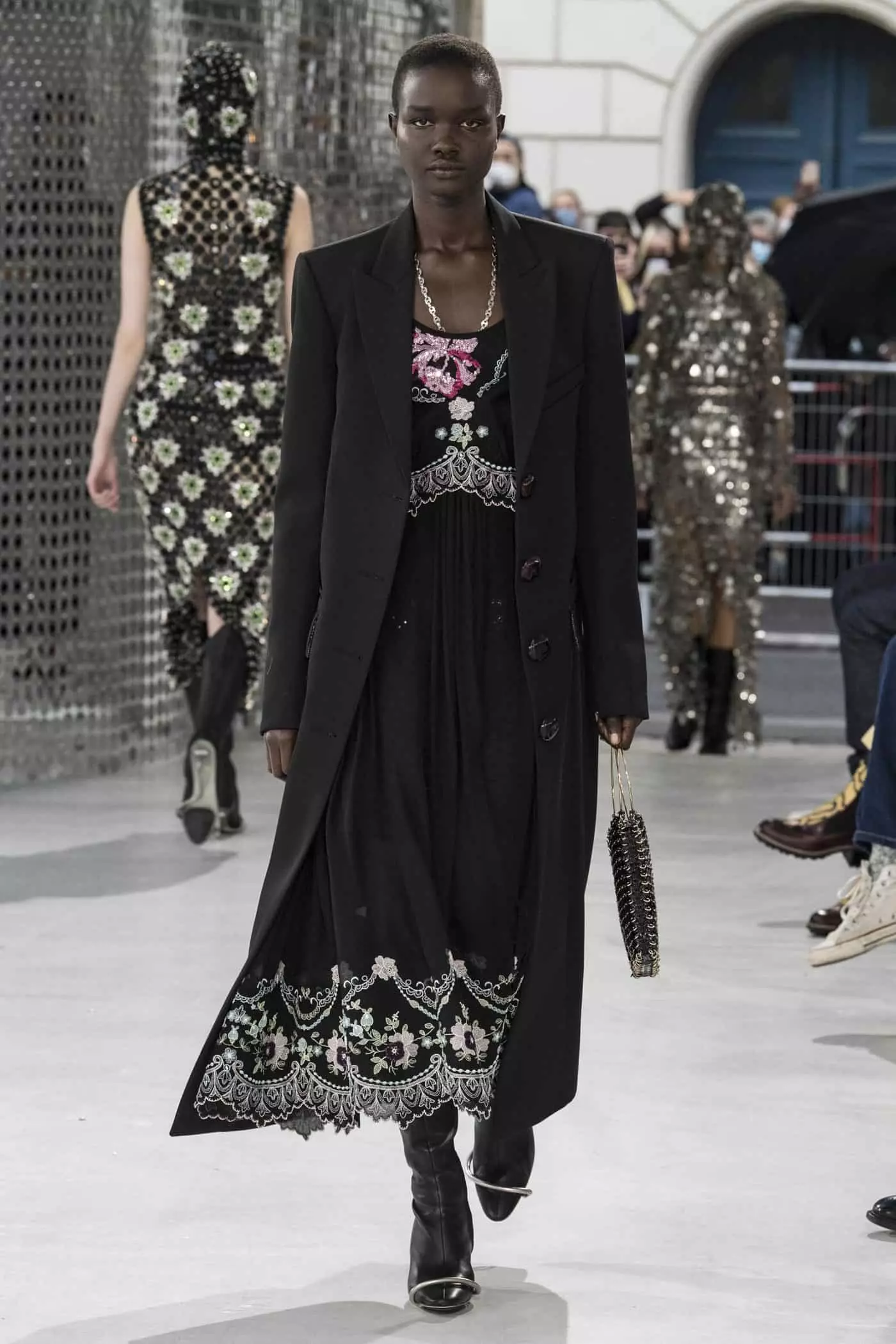 ICYMI! Париската модна недела: RIP Kenzo, The New Givenchy и повеќе 18326_77