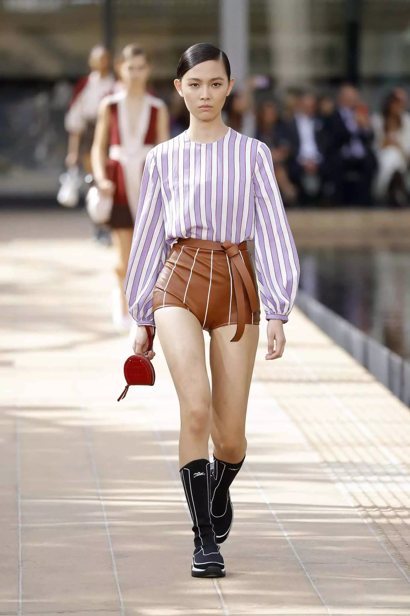 วิธีที่ Kendall Jenner จัดการกับ Paparazzi Kerfuffle นอก Longchamp Show 18437_3