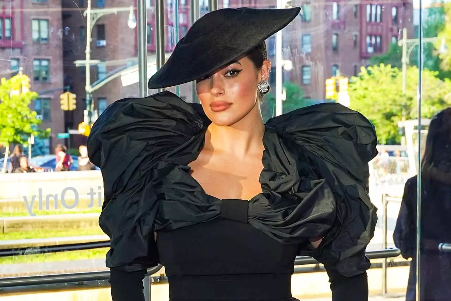 Ashley Graham njofton se është shtatzënë