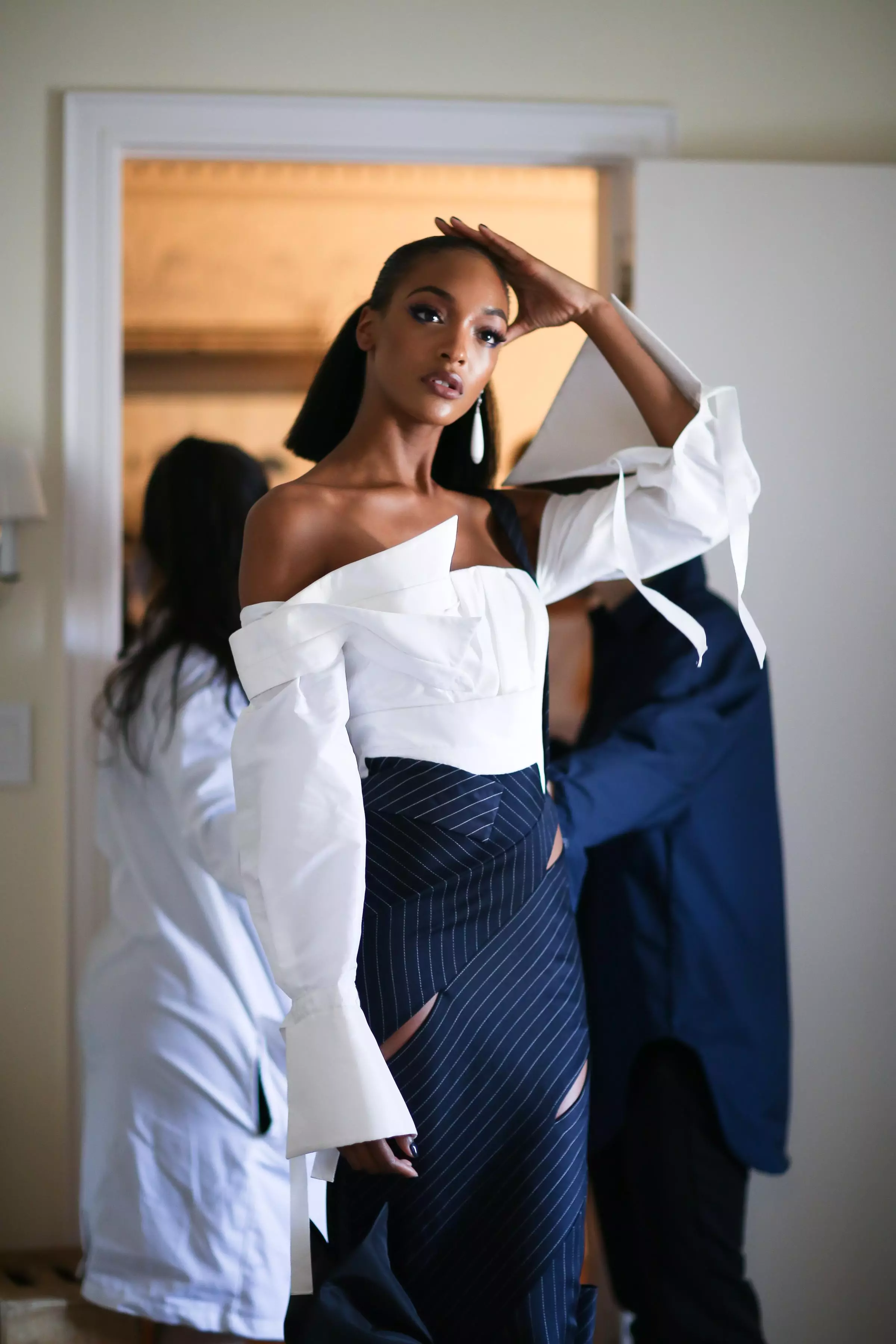 Jourdan Dunn breekt haar H&M Met Gala-look af