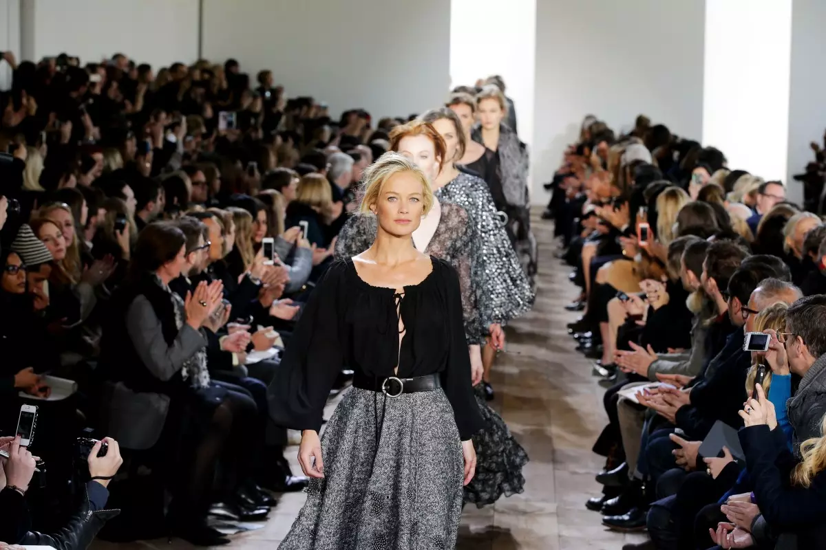 Michael Kors Nutul Cathy Marie Robinson Minangka SVP Operasi Global